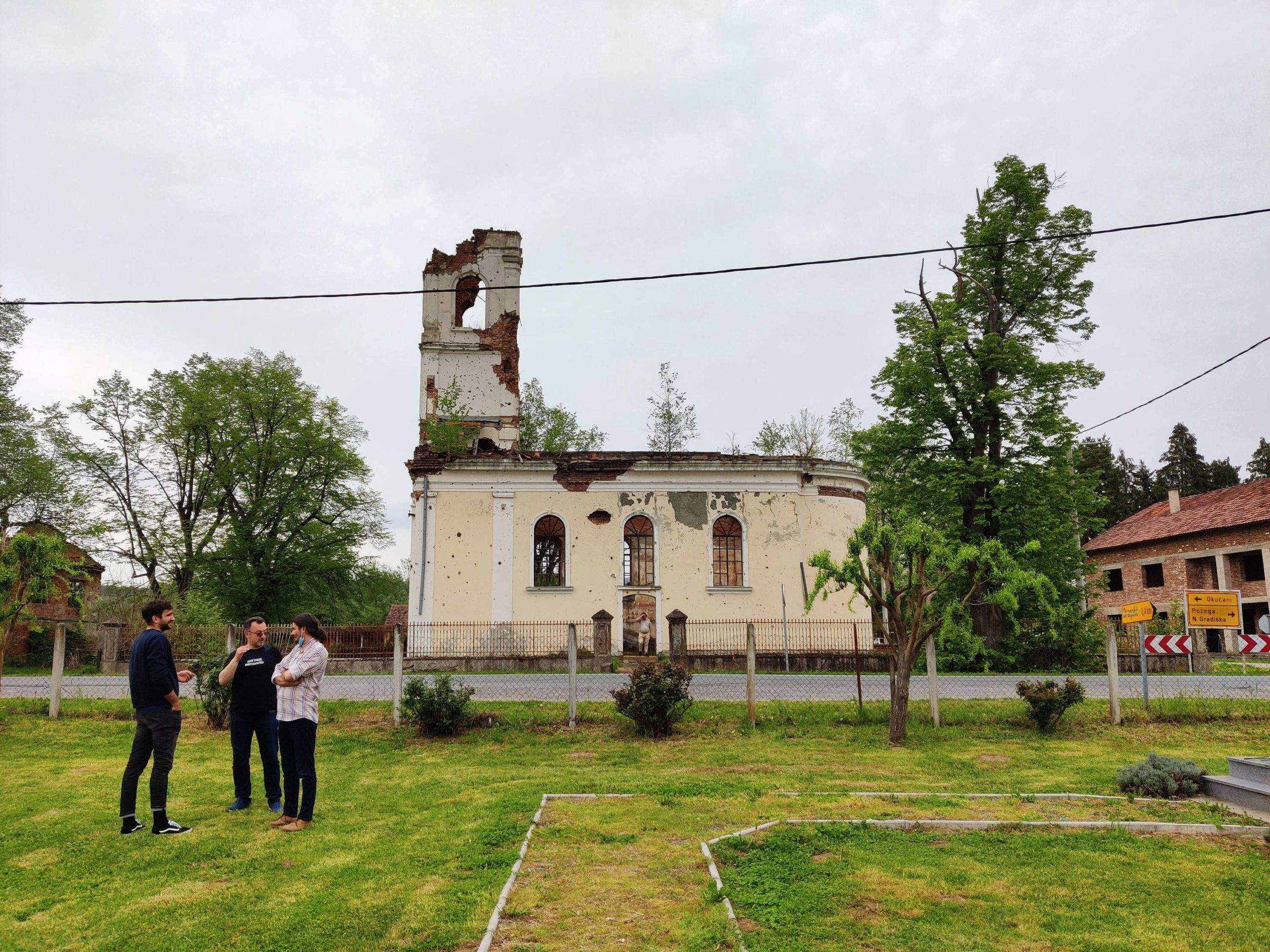 Ja sam došao da vas spasim, reče.
